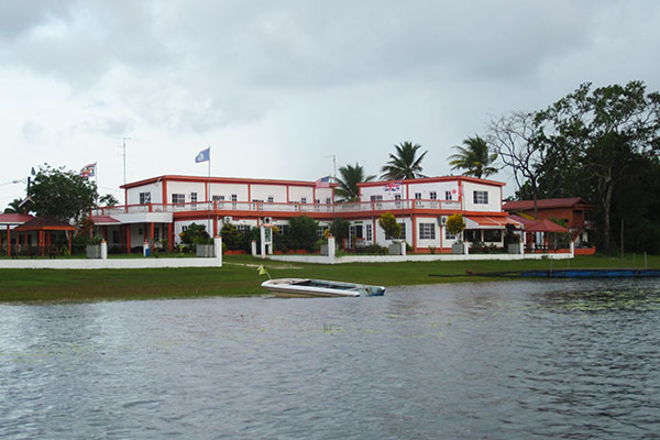 Bird´s Eye View Lodge - lodge set on the banks of the Crooked Tree ...